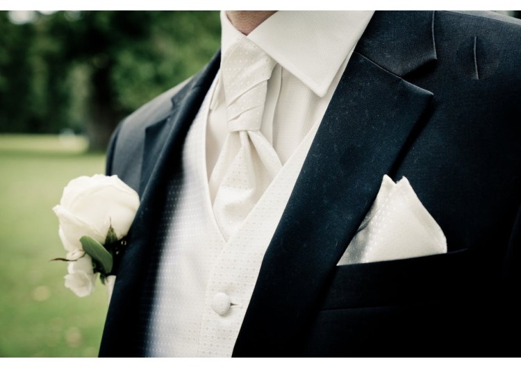 Cómo Cuidar tu Traje para que Perdure Más - JL Arenas